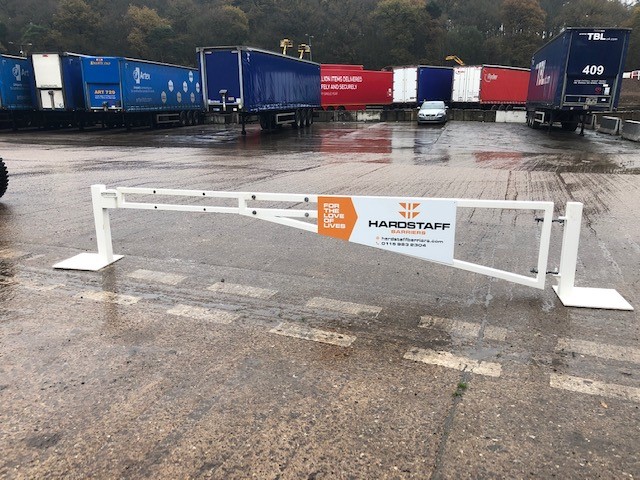 Extendible Gallows Gate for Site Access Control